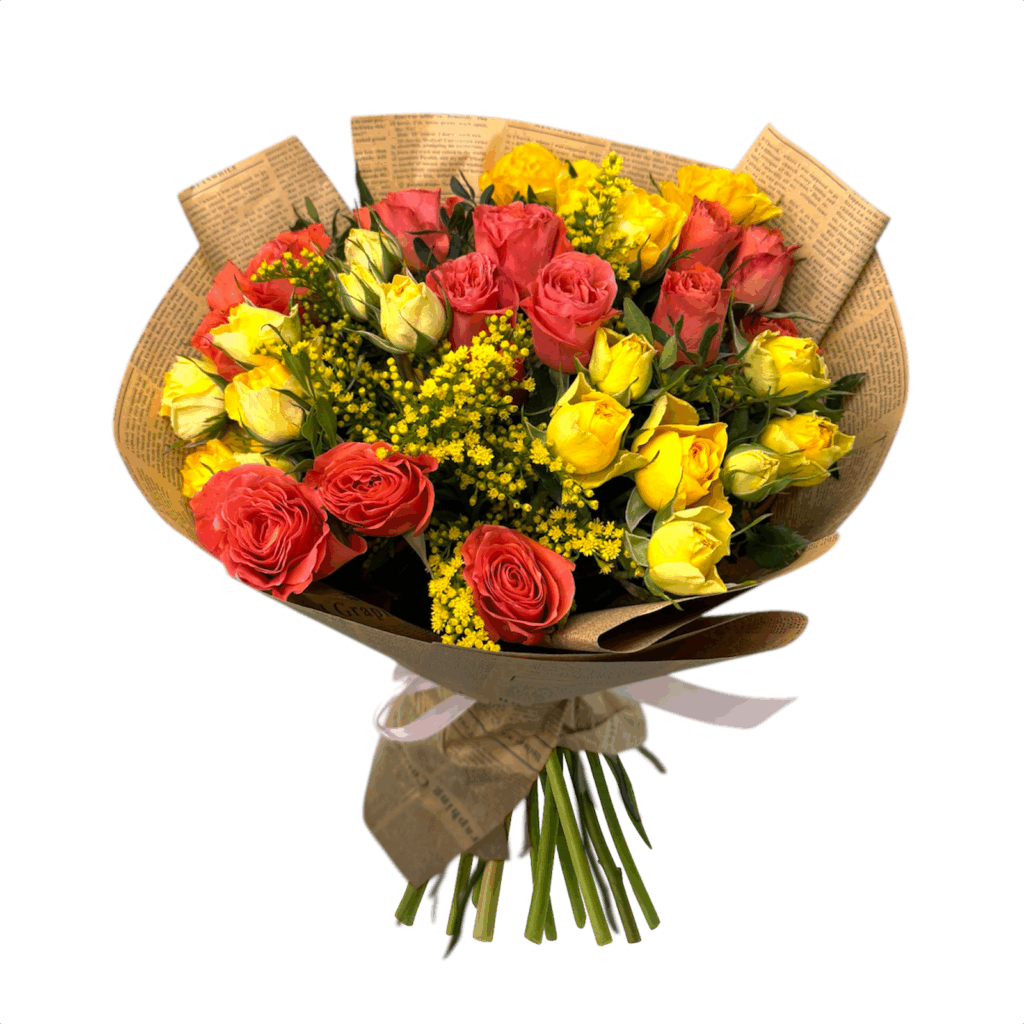 Buchet de vara cu miniroze și solidago